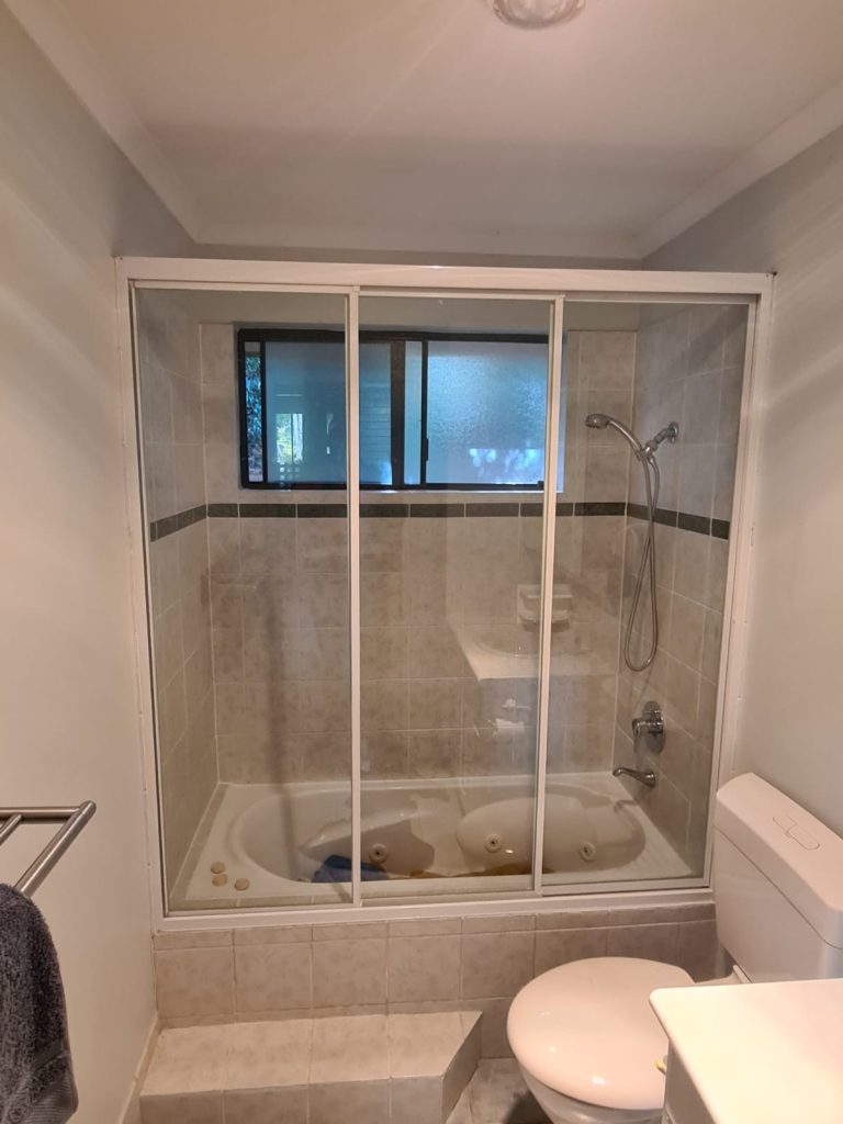 Bathtub Fully Framed Shower Screen – Cheapest Shower Screens