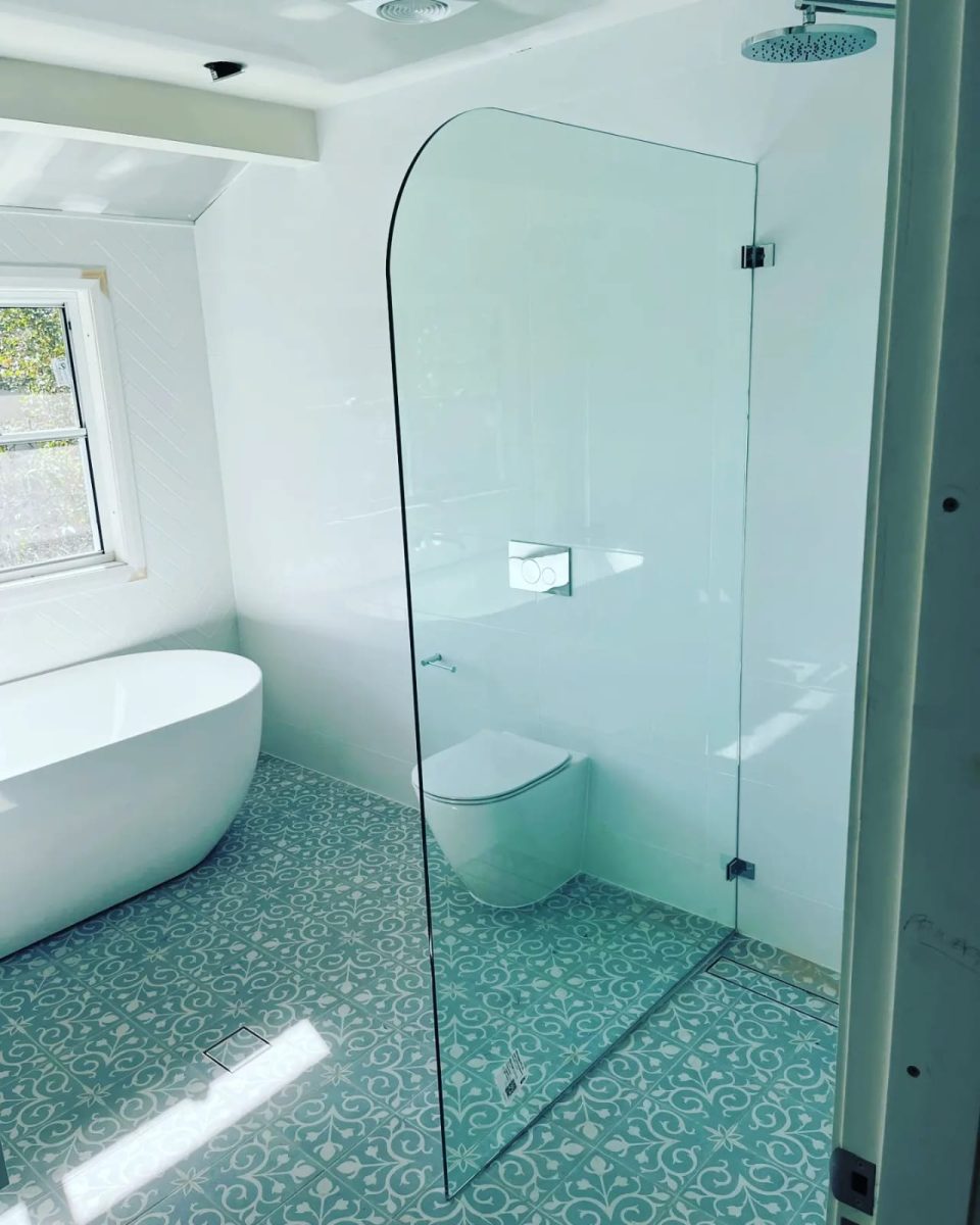 Curved Frameless Shower Screens - Cheapest Shower Screens