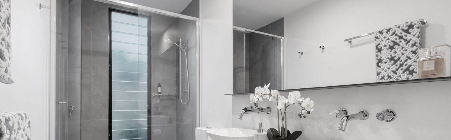 Frameless Fixed Panel Shower Screen – Cheapest Shower Screens